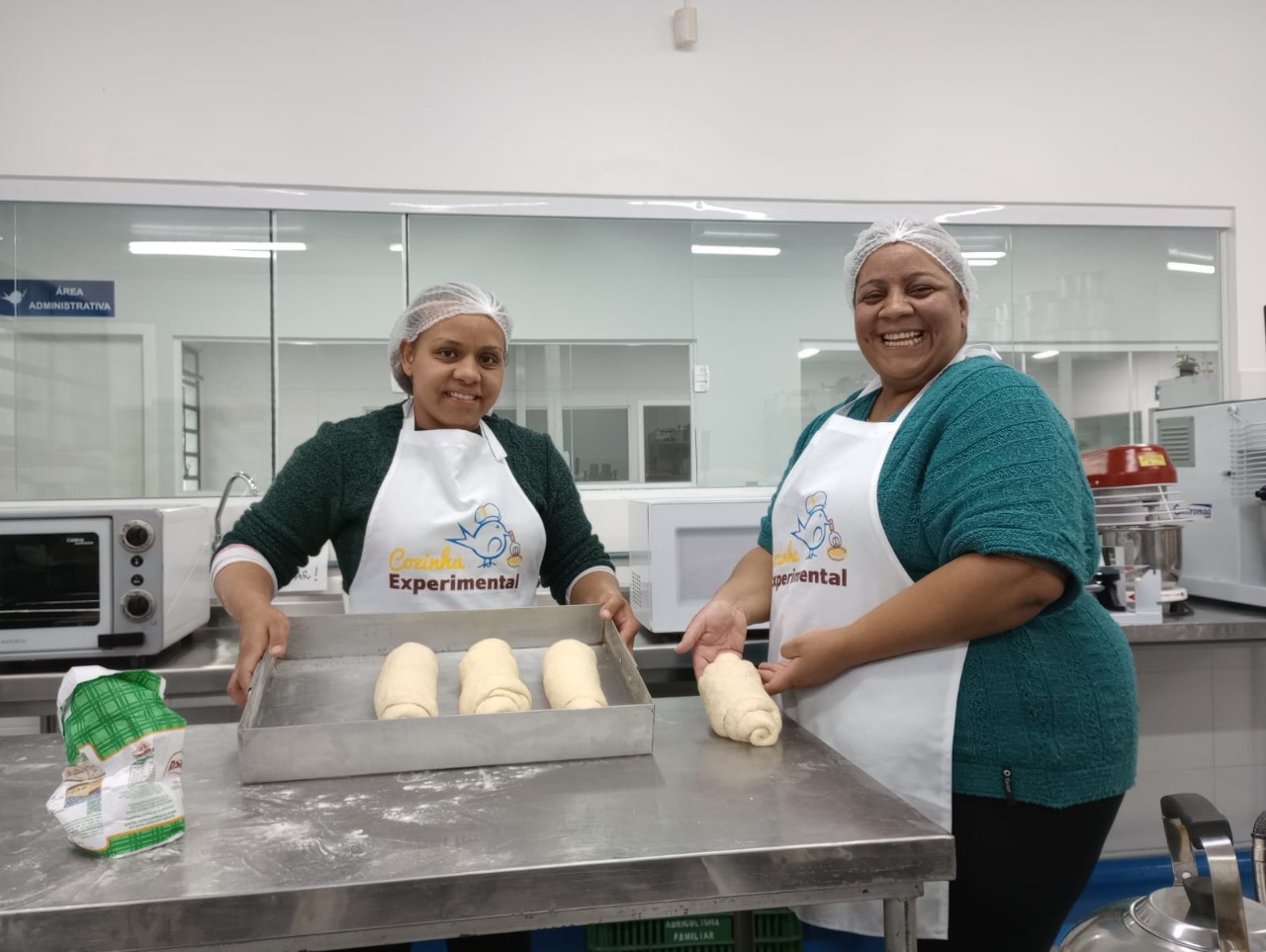 Entidades produzem pães para famílias de baixa renda em Caxias ...