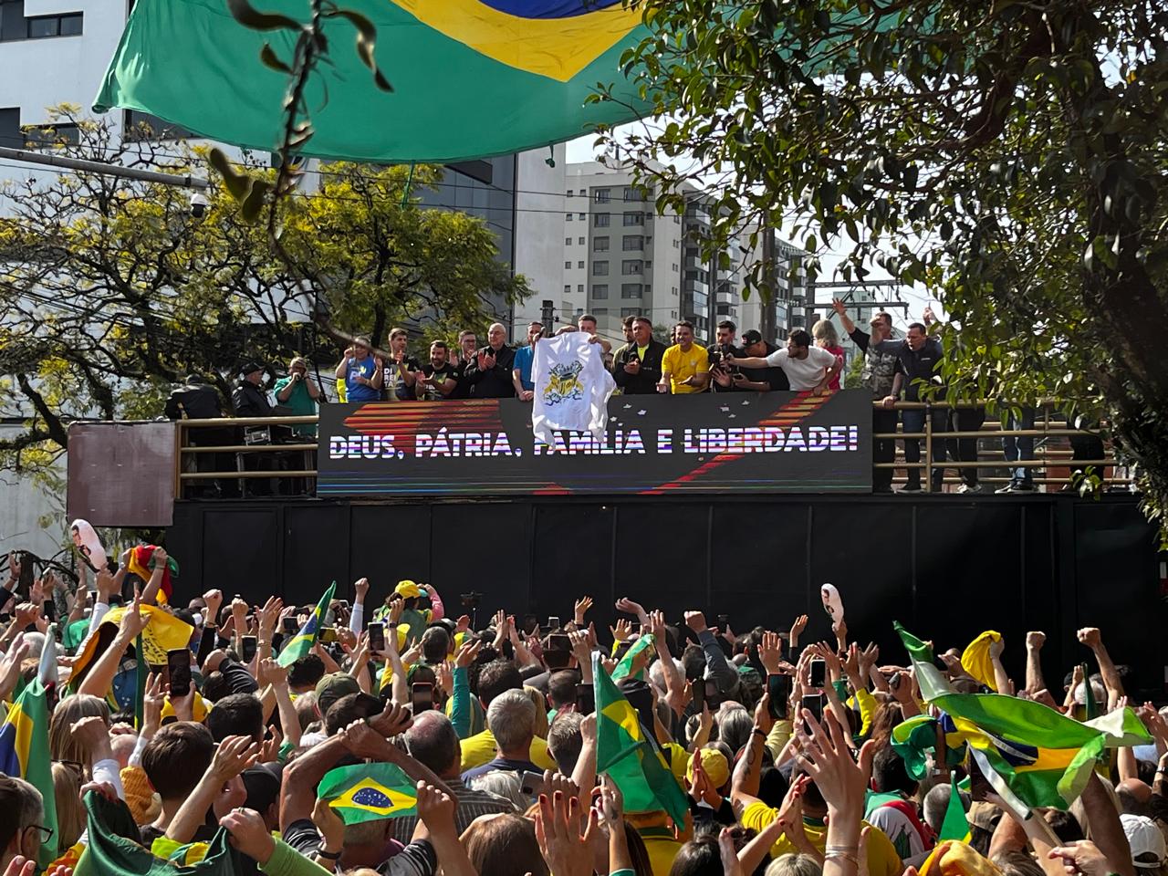 Ex-presidente Bolsonaro participa de ato político em Caxias do Sul ...