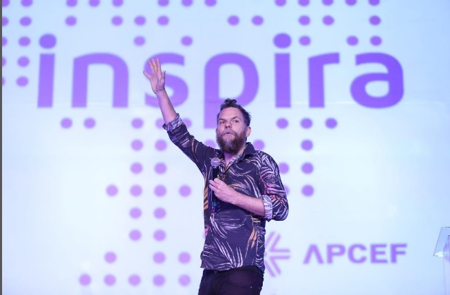Marcos Piangers apresenta a palestra \"Papai é Pop\" em Caxias do Sul ...