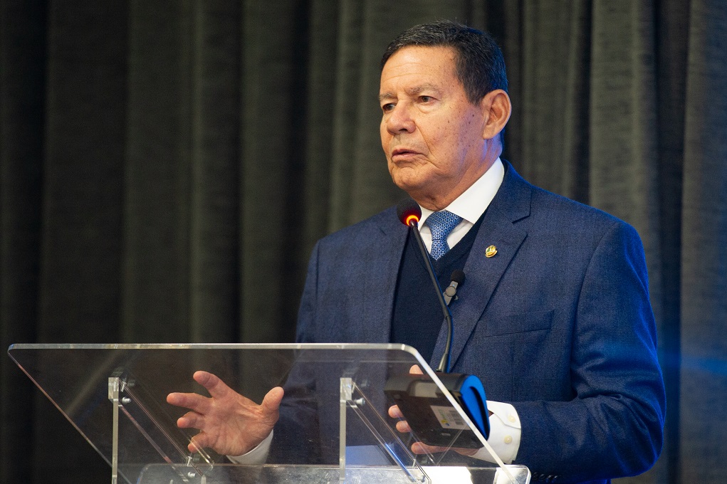 Em Caxias, Mourão anuncia emenda para excluir vinhos do imposto ...
